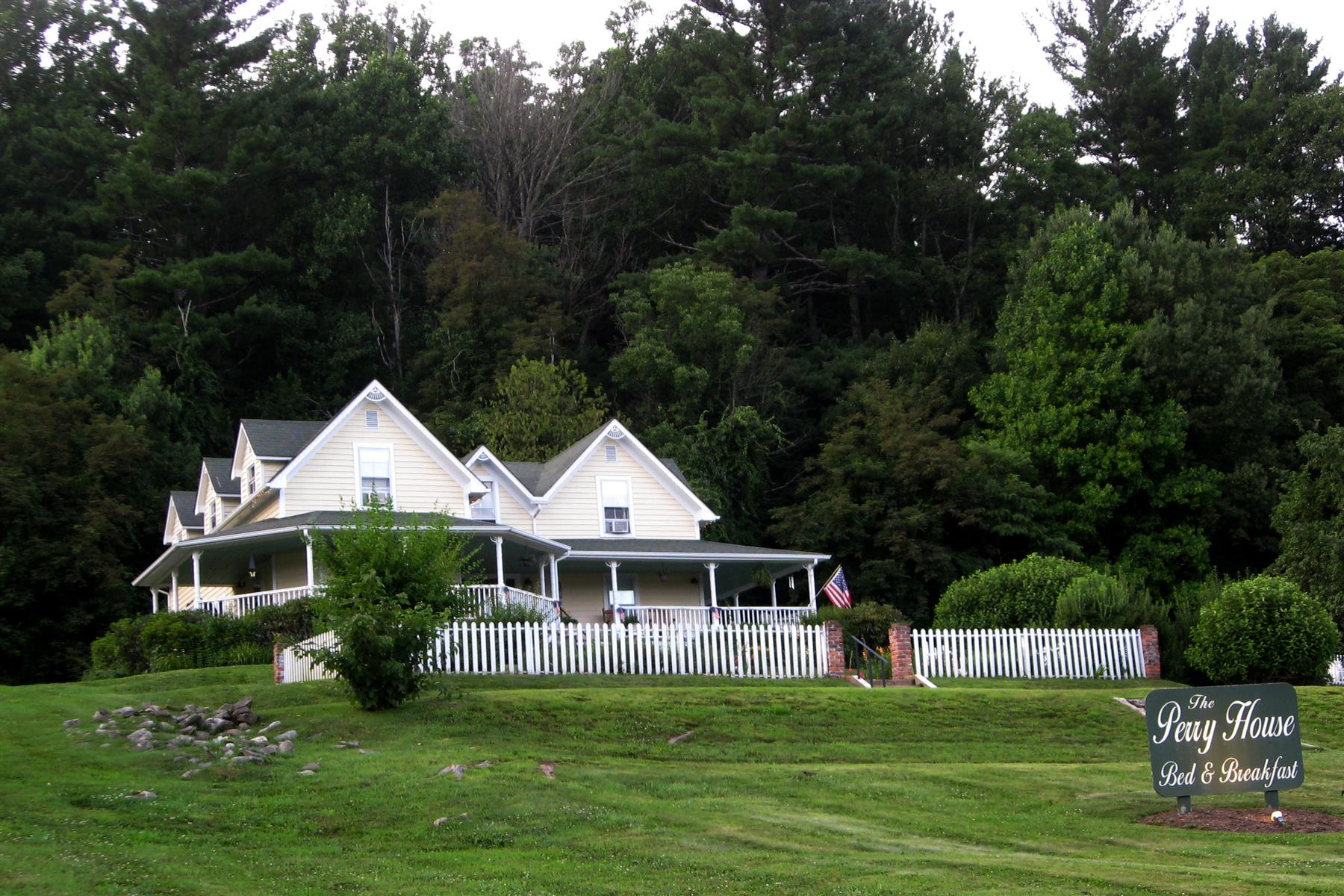 Home | The Perry House Bed & Breakfast